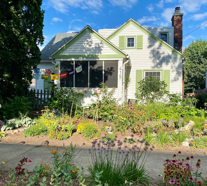 Cozy Atwood Apartment - Close To Everything! - Madison, WI