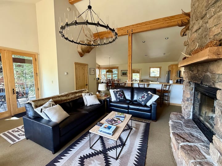 Ski-in/ski-out Chalet With Private Hot Tub + Views - 잭슨