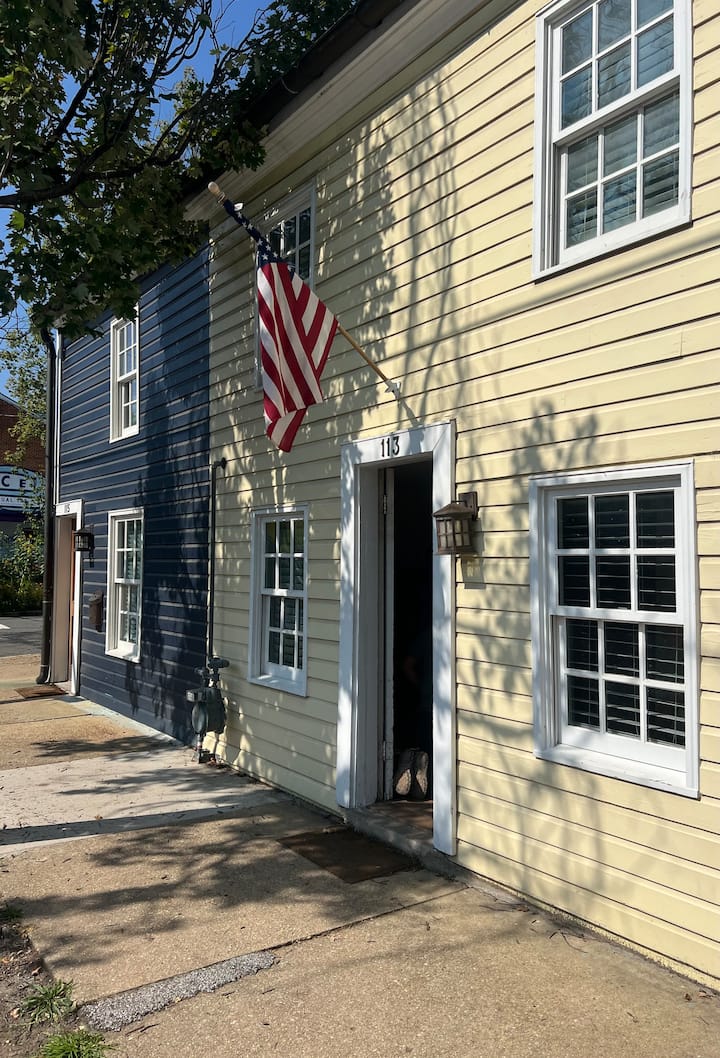 Charming Townhouse In Heart Of Old Town Alexandria - Alexandria, VA