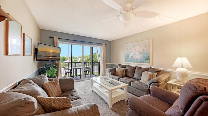 Unit 204 Colorful Seaside Decor Across From Beach - Siesta Key, FL