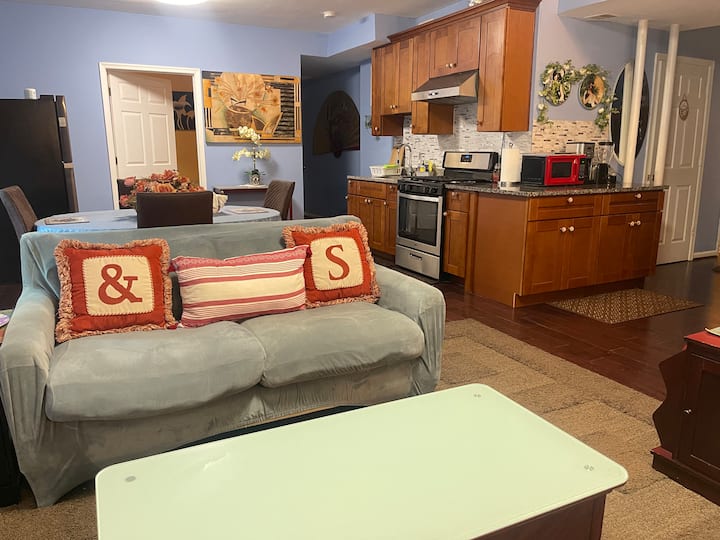 Comfy Deluxe Getaway Suite - Woodbridge, VA