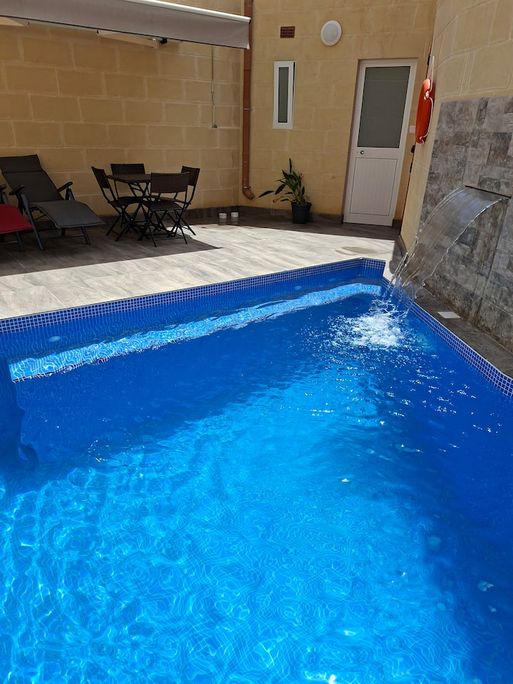 Taz-zubi Farmhouse- Heated Jacuzzi & Swimming Pool - Malta