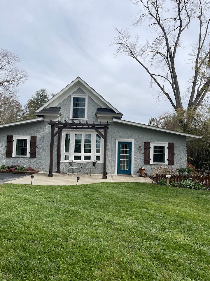 Cottage 1206 (Dog Friendly, 1.5 Miles To Downtown) - Hendersonville, NC