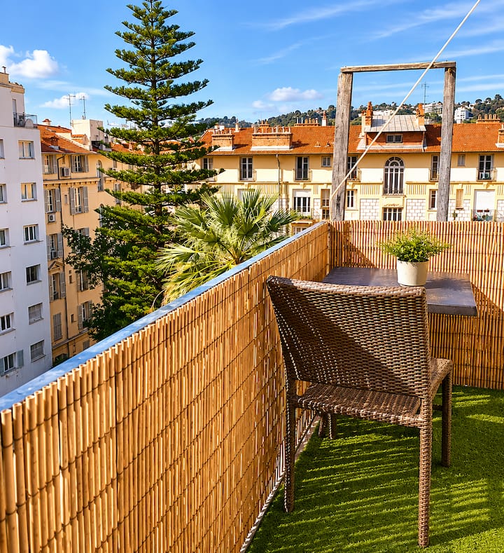 61 M2, 2 Ch, Salle De Jeux, Idéalement Placé - Nice