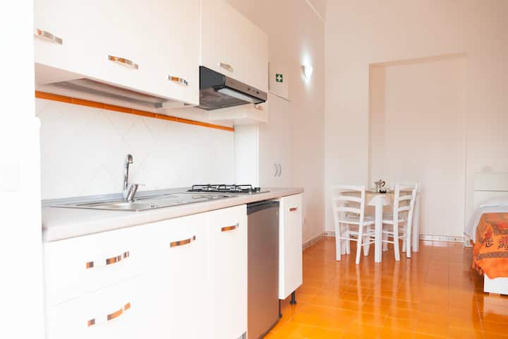 Casa Del Sole Monolocale Con Terrazza E Giardino - Procida