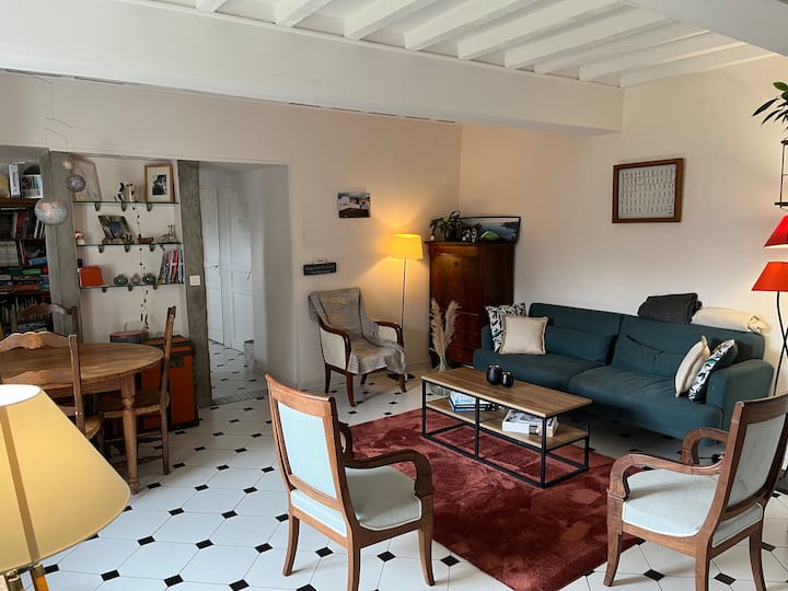 Jolie Maison Avec Piscine Et Cuisine D'été - France