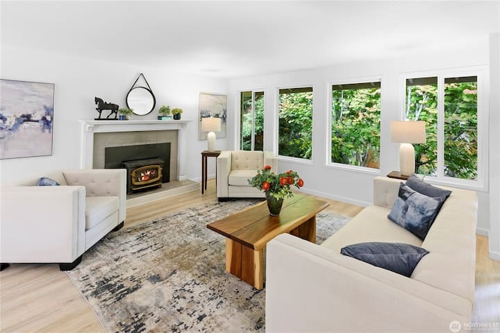 Bainbridge Island Charming Home Island Central - Bainbridge Island, WA