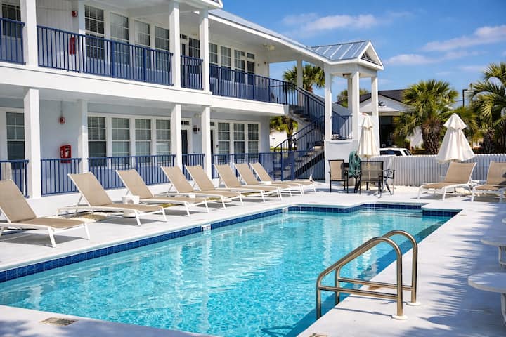 Great Location! Beach, Restaurants, Shopping. - Miramar Beach, FL
