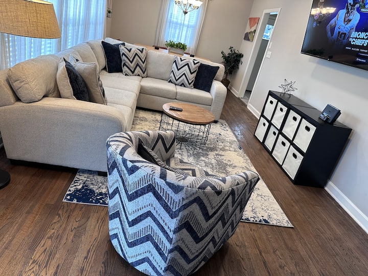 Luxury 3 Br/1 Ba Home 5 Min To Mtsu & Downtown - Murfreesboro, TN