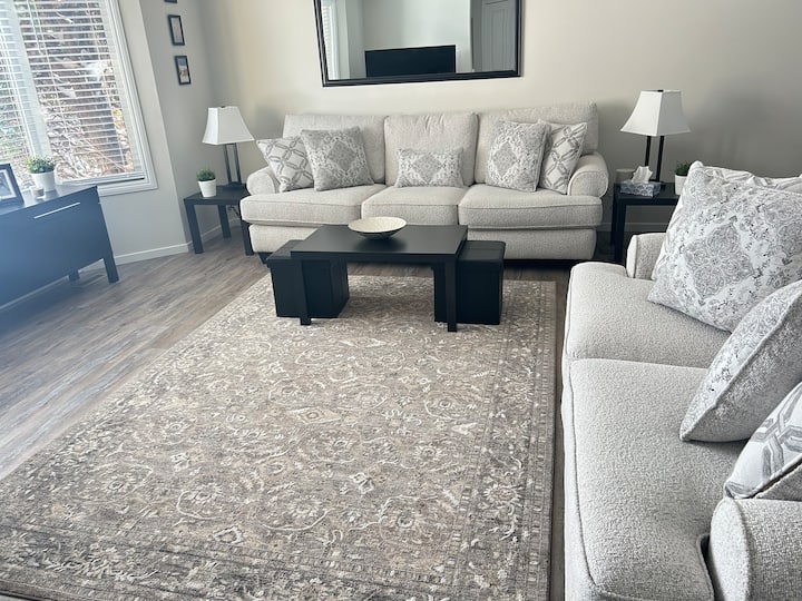 Entire House - Lethbridge, Ab Welcome To Eighty-8. - Lethbridge