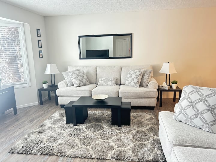 Entire House - Lethbridge, Ab Welcome To Eighty-8. - Lethbridge