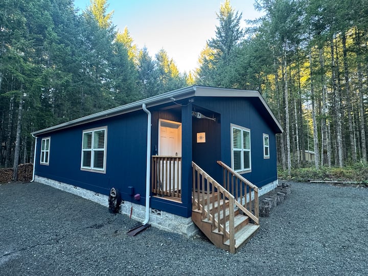 The Getaway At The Lake With Hot Tub - Hoodsport, WA