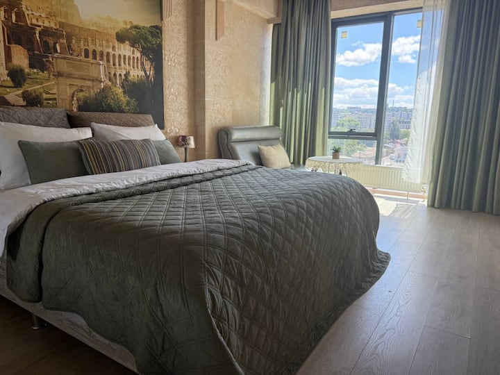 Stylish 1-bedroom Flat With Stunning City Views - Moldavie