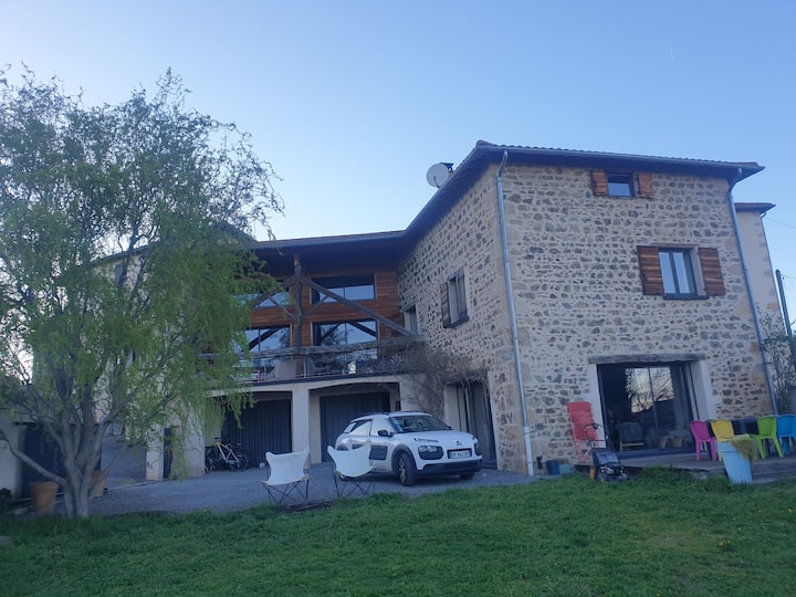 La Grange: 15 Couchages Et Salle De 55 M2 - France