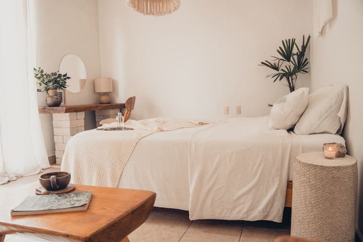 Soltera. Room Five. - Oaxaca