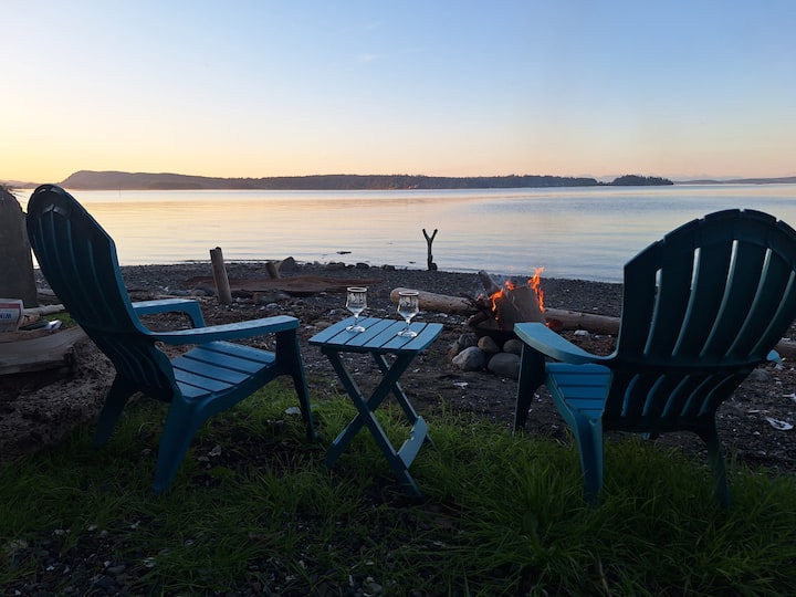 Coastal Retreat | Quiet Saltair Escape - Chemainus