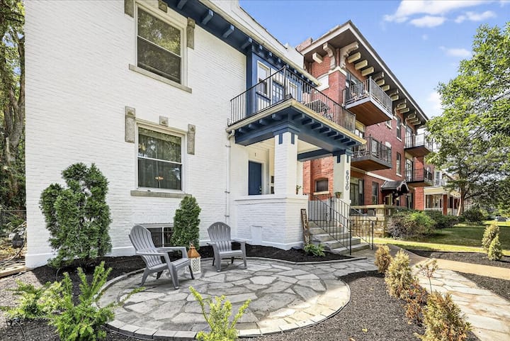 Updated 3br Flat | Walk To Forest Park + Washu - St. Louis, MO