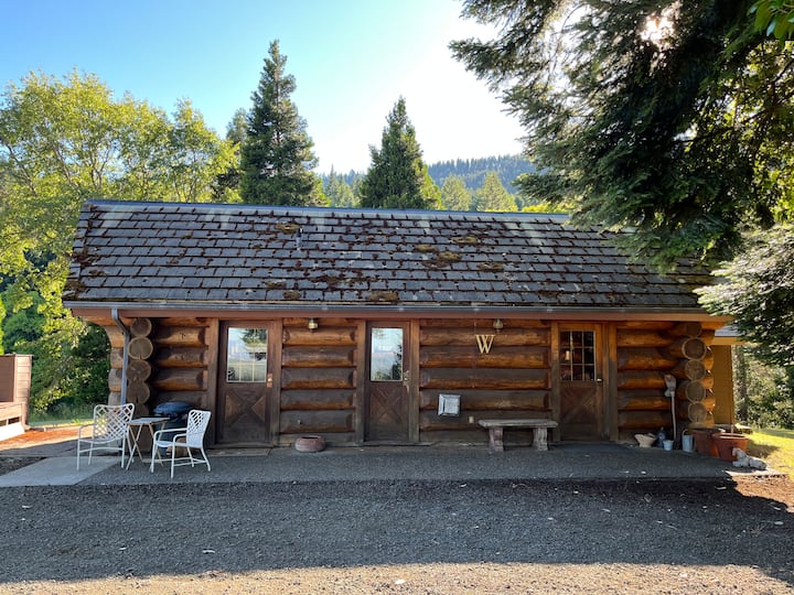 Rustic Log Cabin At Celebration Ranch - Roseburg, OR