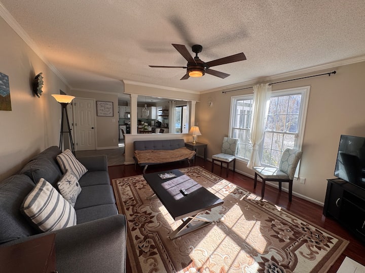 Lakefront 4 Bedroom Home In The Heart Of Cary, Nc - Apex, NC