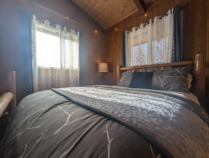 Robin Nest - Feather Nest Inn - Grand Marais, MN