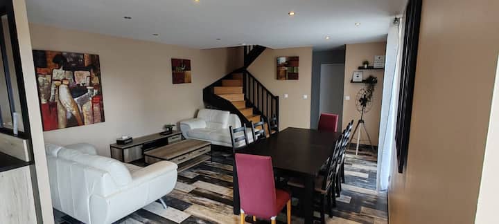 Maison De Ville Entièrement Rénovée - Puy-l'Évêque