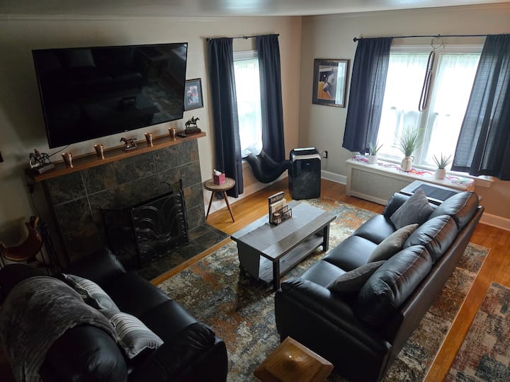 Trackside Saratoga Retreat - Perfect Summer & Fall Escape - Saratoga Springs, NY