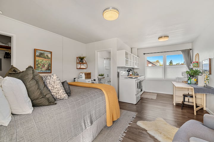 Downtown Arcata Studio Apartment - Arcata, CA