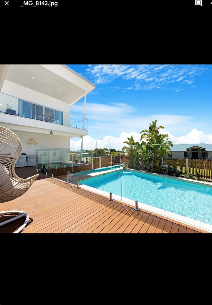 Hervey Bay Coastal Retreat Beautiful Garden & View - Hervey Bay