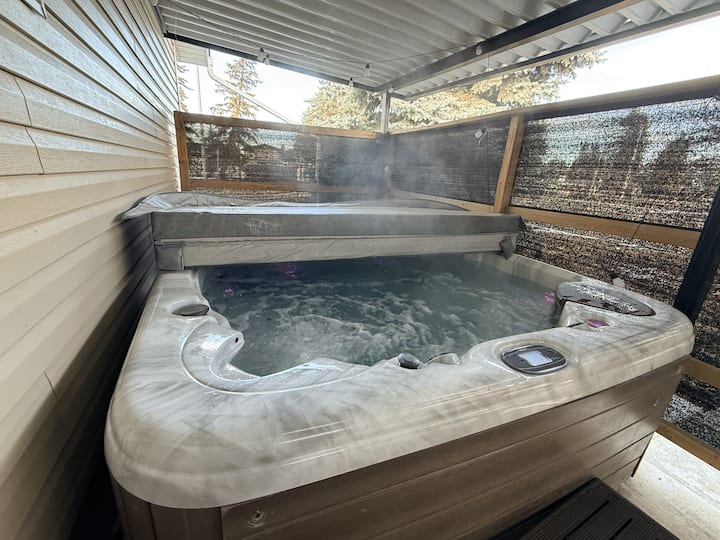 Hottub|rec Room| 5 Bdr|near Dt, Whiteave, Uofa - Edmonton
