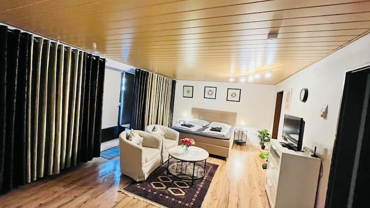 Spacious Private Studio Apartment With Balcony - Dortmund