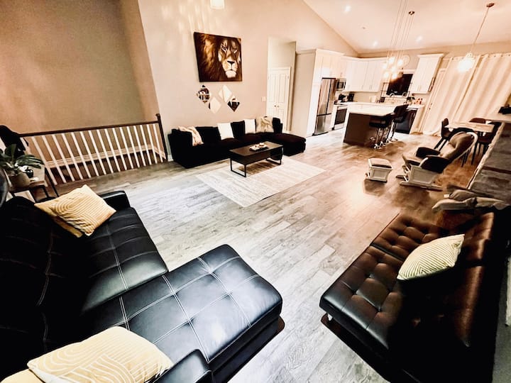 6 Bdrm Lake View, Luxury, Modern Cottage W Hot Tub - Midland