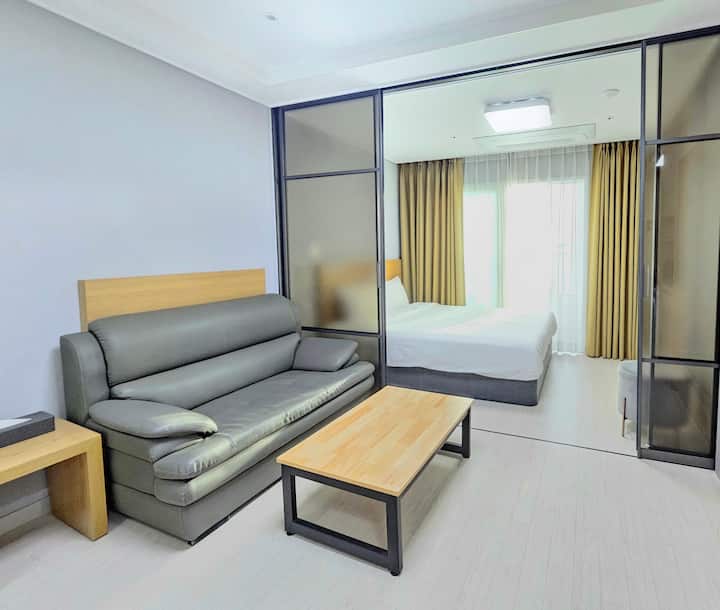 #여수숙소 #레이트 체크아웃 #여수호텔  #퍼스트시티 In 429호 더블 (하프오션뷰) - Yeosu-si