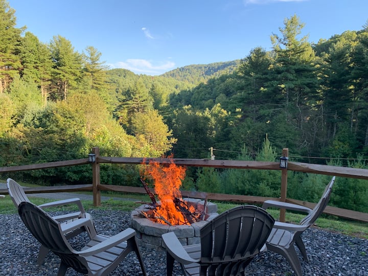 Beautiful View! Log Cabin- Book 4 Nights 5th Free! - West Jefferson, NC