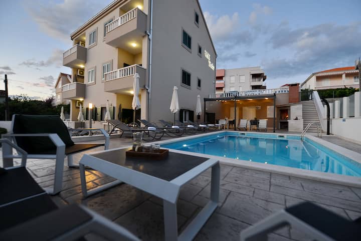 Family Apartment 1 With Pool & Sea View (Apt. 1) - Trogir