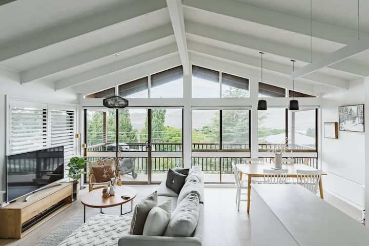 Eliza Lee One | Lake & Mountain Views, Fireplace - Jindabyne