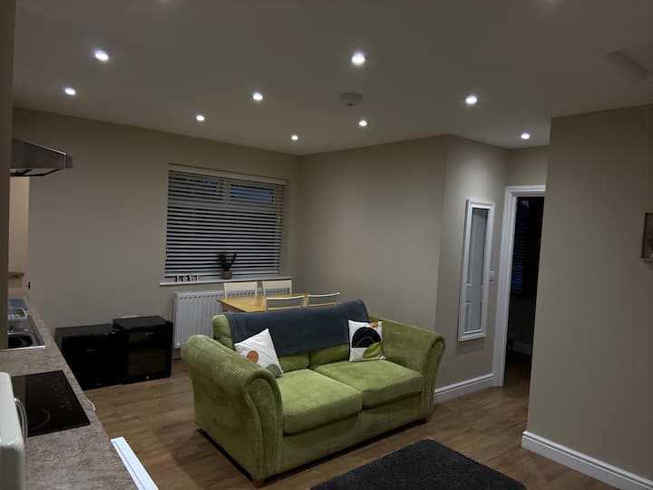Modern 1 Bedroom (2 Bed) Open Plan Annex - York