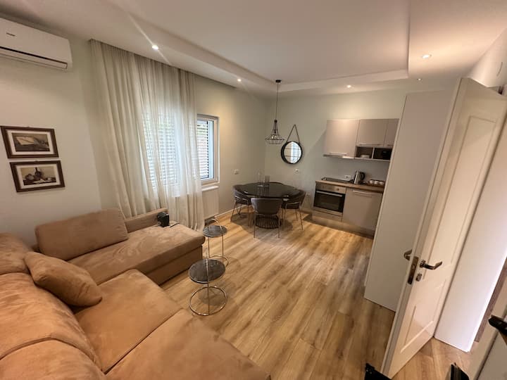 Appartment In A Villa - Tirane