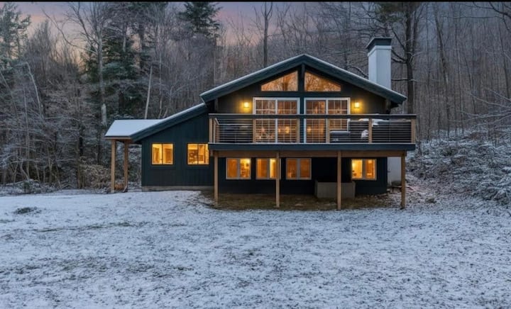 Mountain Escape: Ski, Fireplace, Outdoor Theater - North Conway, NH