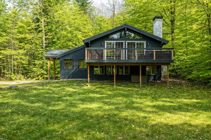 Spring Escape: Cozy Home & Outdoor Movie Theater - New Hampshire (State)