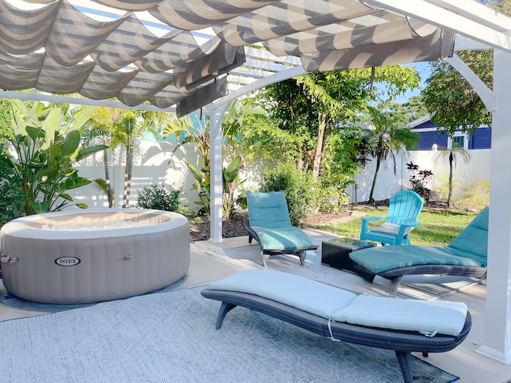 Tropical  Cottage W Spa - Anna Maria Island Img - Bradenton, FL