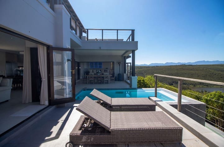 Villa With Beautiful Sea And Mountain Views. - Plettenberg Bay