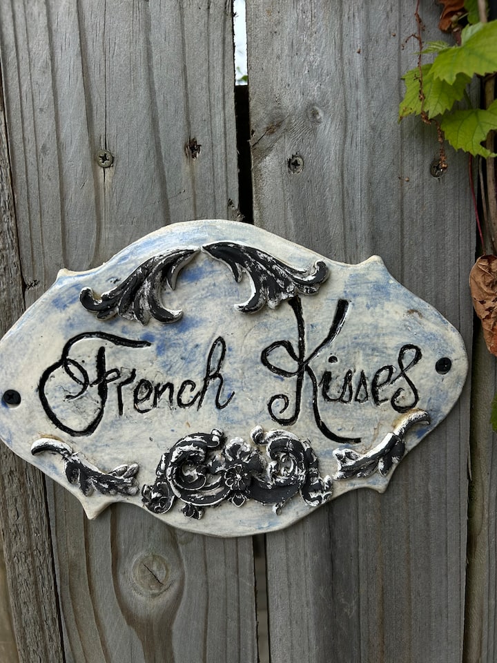 French Kisses At The Art Box - Greyton