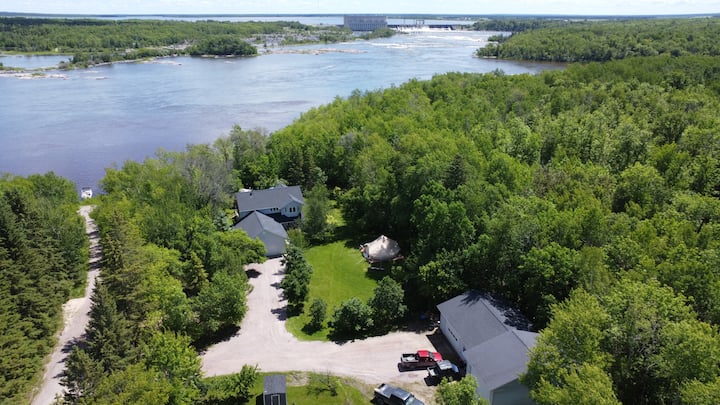 Cabin Life With Hot-tub&sauna(lakefront/4 Seasons) - Manitoba