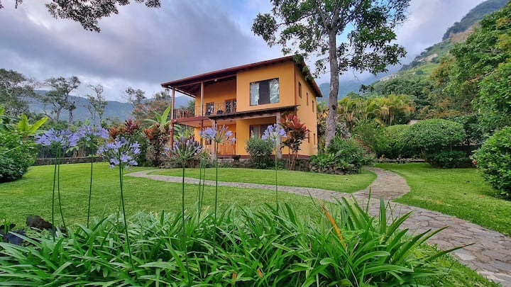 Lakefront - Cozy, Peaceful W/stunning Balcony View - Santa Cruz la Laguna