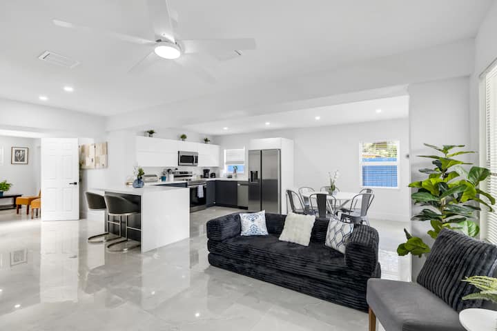 Stylish 4br Villa Sleeps 12 | Near Fll & Beaches - Fort Lauderdale, FL