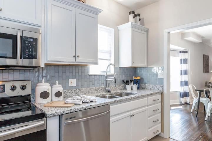 Hillside Haven 5min To Plaza/museums/parks - Kansas City, MO