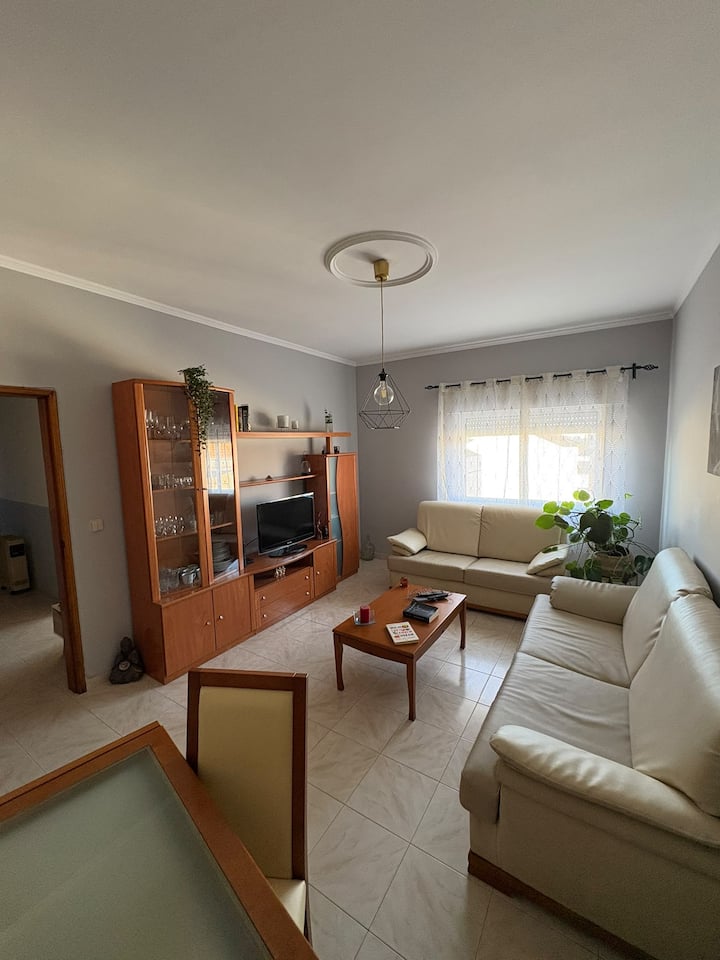 Cozy And Central Two Bedroom Apartment - Pinhal Novo