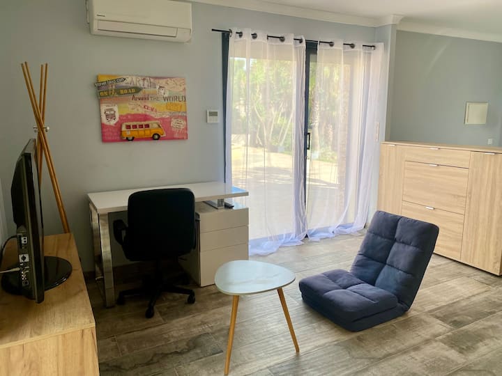 Studio Indépendant Dans Un Cadre Verdoyant ! - Nîmes