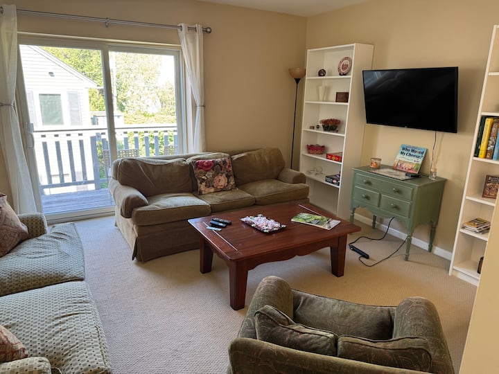 Walk To Town - 2 Bedroom Condo - Hanover, NH