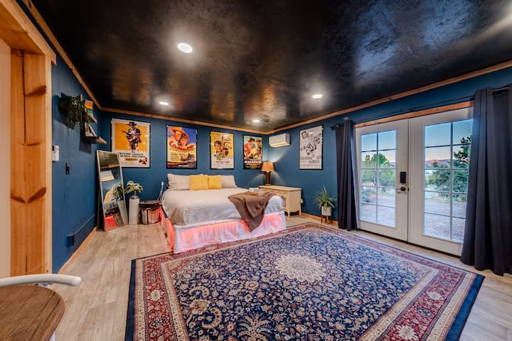Little Hollywood Hideout - A Theater Experience - Kanab, UT